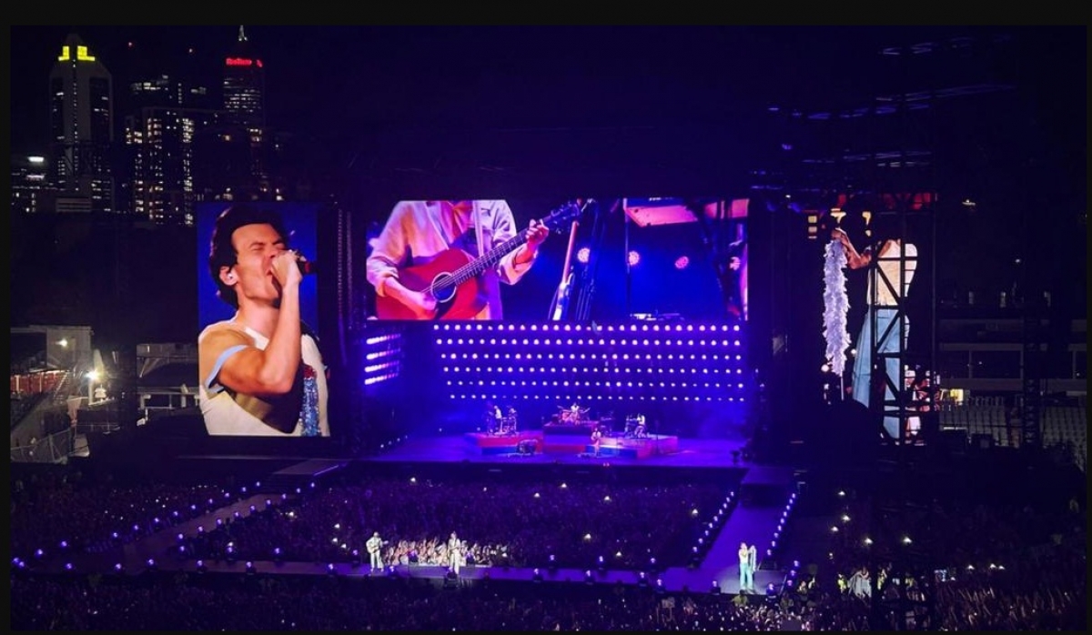 Harry Styles kết thúc chuỗi kỳ tích của tour diễn "Love On Tour" | VOV3 ...